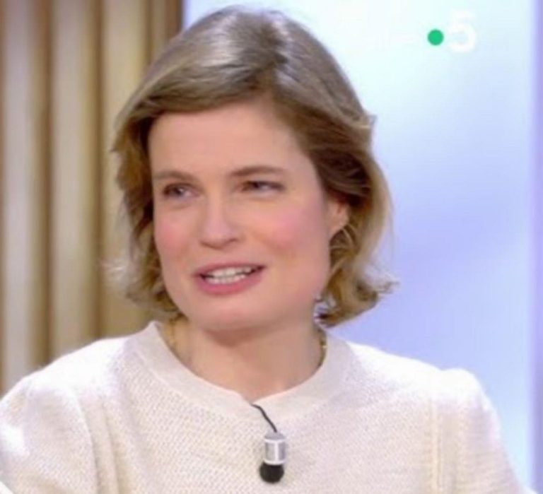 “On avait des rapports intimes” : Sarah Biasini revient sur sa relation ...